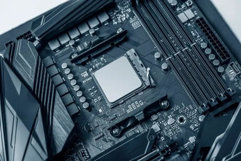 What are the differences between a Desktop CPU and a server CPU?